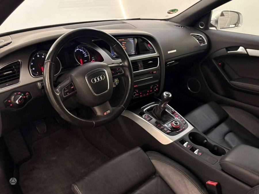 Grey Audi A5 2010 in Marijampole, with an engine capacity of 1.98 L and mileage of 177 thousand km for 6999 €, photo 3 on AUTOMOTO.COM.LV