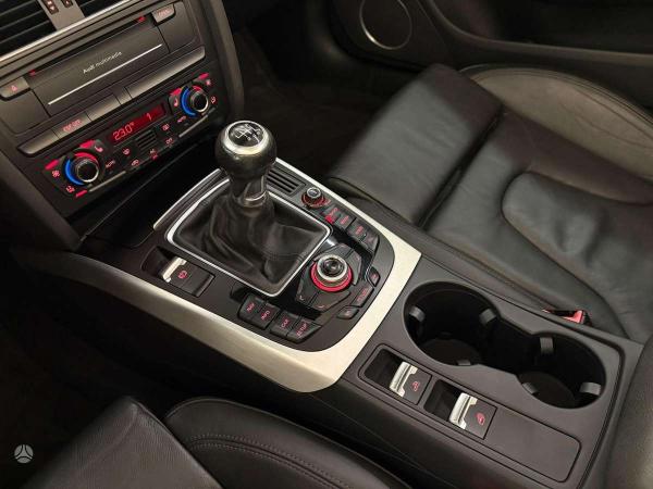 Audi A5 2010 in Marijampole on AUTOMOTO.COM.LV Grey Audi A5 2010 in Marijampole, with an engine capacity of 1.98 L and mileage of 177 thousand km for 6999 €, photo 4 on AUTOMOTO.COM.LV