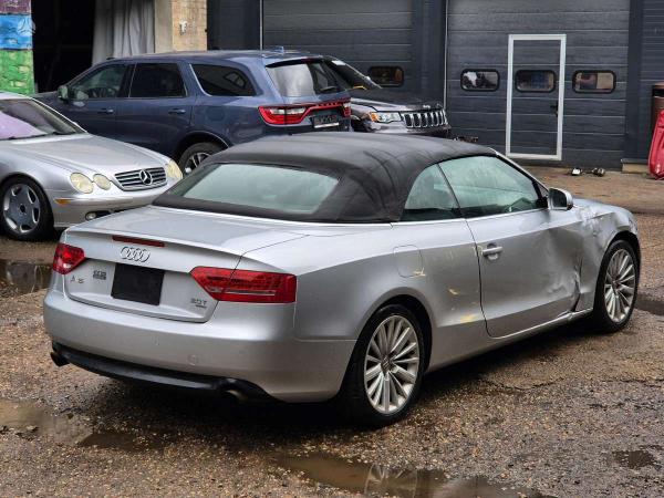 Grey Audi A5 2011 in Vilnius, with an engine capacity of 1.98 L and mileage of 271 thousand km for 4800 €, photo 6 on AUTOMOTO.COM.LV