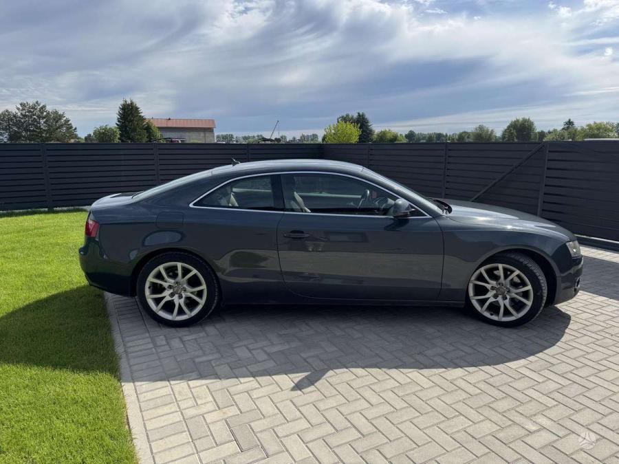 Grey Audi A5 2007 in Vilnius, with an engine capacity of 2.97 L and mileage of 321 thousand km for 5900 €, photo 5 on AUTOMOTO.COM.LV