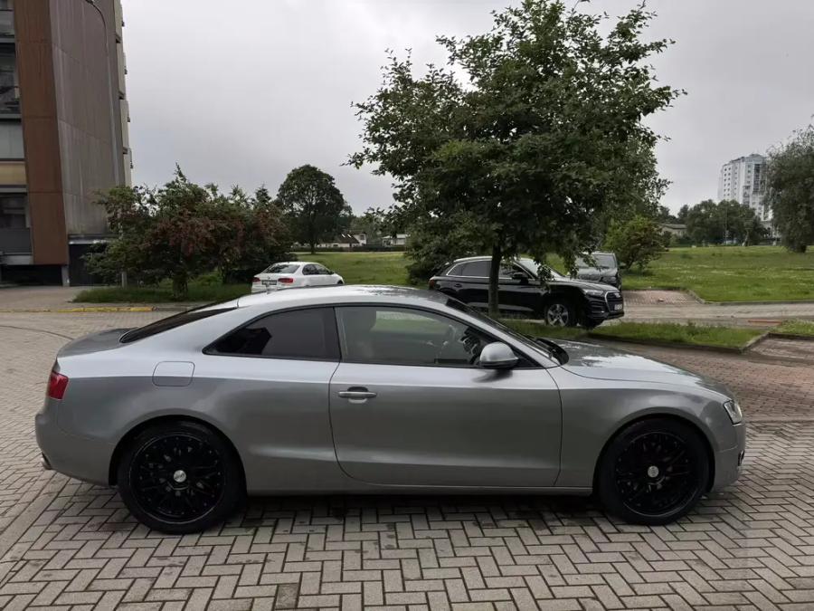 Grey Audi A5 2008 in Riga, with an engine capacity of 2.70 L and mileage of 326 thousand km for 4990 €, photo 4 on AUTOMOTO.COM.LV