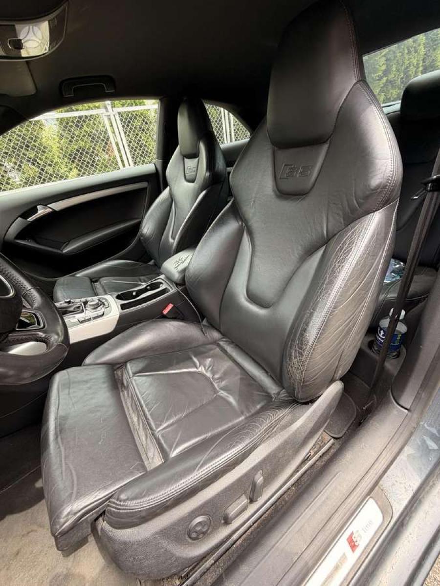 Pelēks Audi A5 2008 Kauņa, ar dzinēja tilpumu 3.20 L un nobraukumu 220 tūkst. km par 6500 €, foto 16 vietnē AUTOMOTO.COM.LV