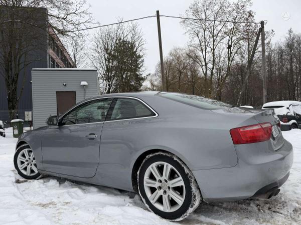 Pelēks Audi A5 2009 Kauņa, ar dzinēja tilpumu 1.80 L un nobraukumu 273 tūkst. km par 4350 €, foto 3 vietnē AUTOMOTO.COM.LV