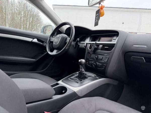 Pelēks Audi A5 2009 Kauņa, ar dzinēja tilpumu 1.80 L un nobraukumu 273 tūkst. km par 4350 €, foto 7 vietnē AUTOMOTO.COM.LV