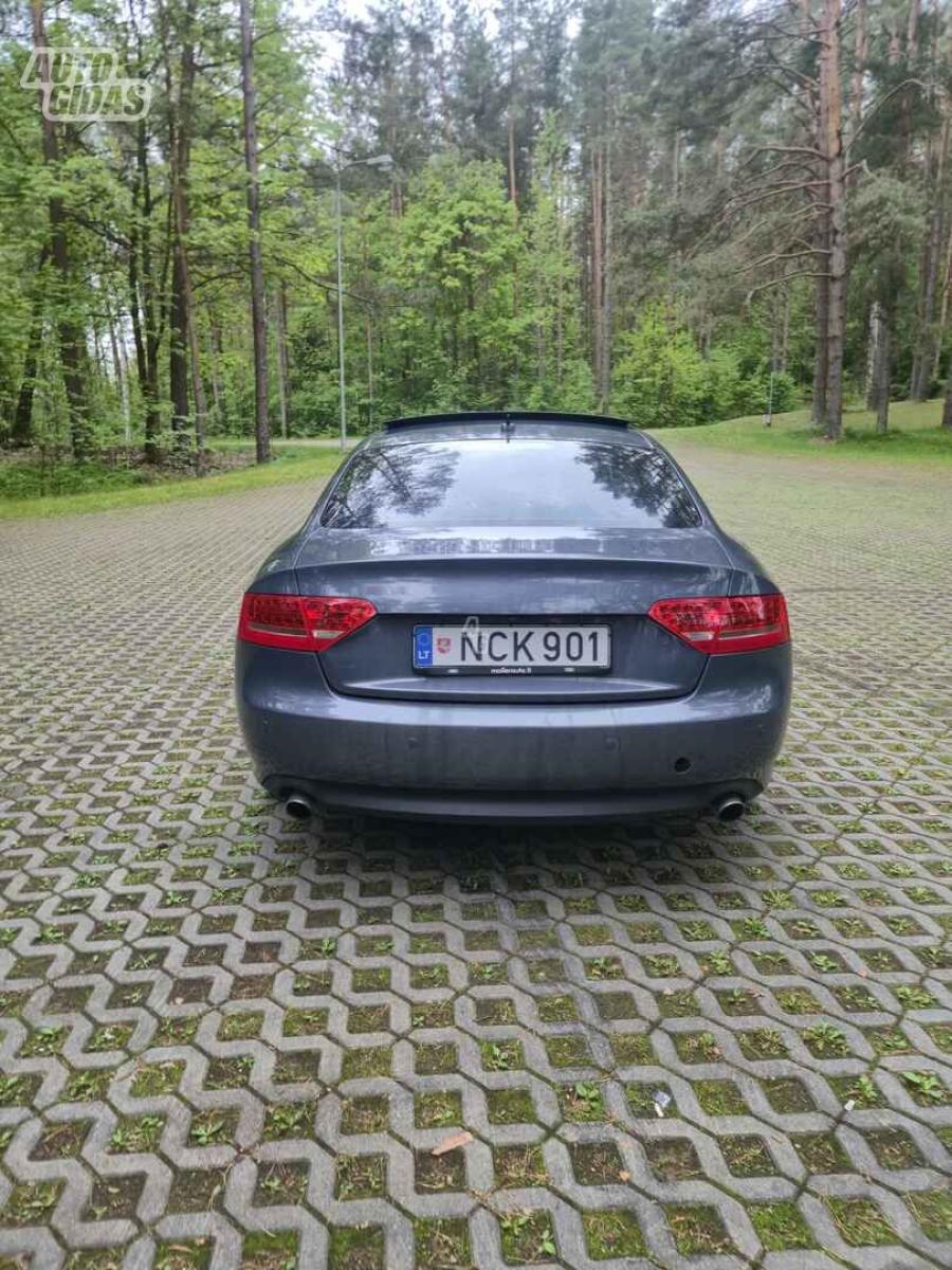 Grey Audi A5 2009 in Moletai, with an engine capacity of 3.20 L and mileage of 233 thousand km for 3400 €, photo 3 on AUTOMOTO.COM.LV