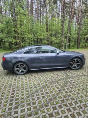 Grey Audi A5 2009 in Moletai, with an engine capacity of 3.20 L and mileage of 233 thousand km for 3400 €, photo 5 on AUTOMOTO.COM.LV