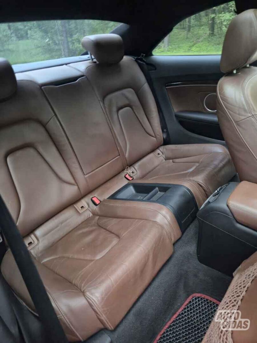 Grey Audi A5 2009 in Moletai, with an engine capacity of 3.20 L and mileage of 233 thousand km for 3400 €, photo 12 on AUTOMOTO.COM.LV