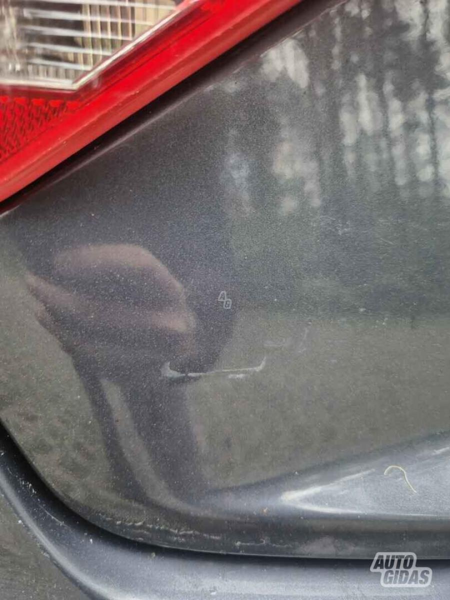 Grey Audi A5 2009 in Moletai, with an engine capacity of 3.20 L and mileage of 233 thousand km for 3400 €, photo 15 on AUTOMOTO.COM.LV