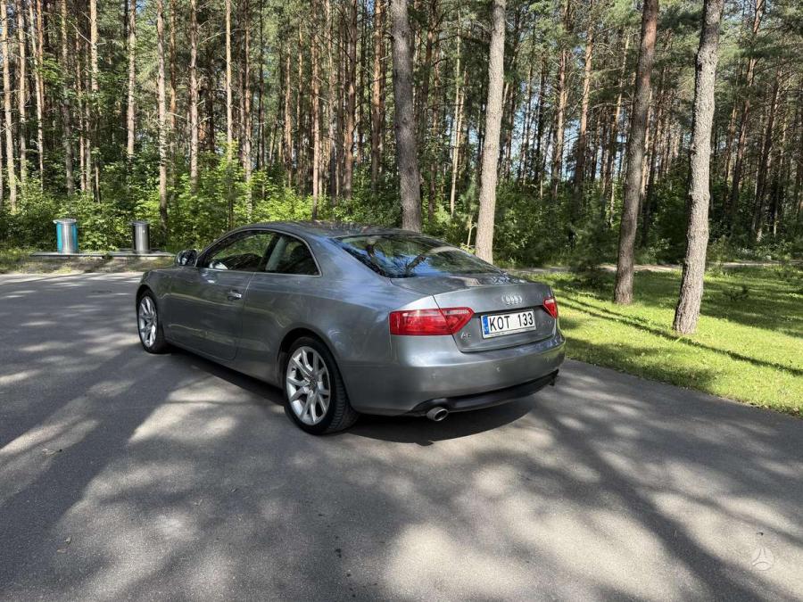 Grey Audi A5 2009 in Vilnius, with an engine capacity of 2.70 L and mileage of 360 thousand km for 3700 €, photo 4 on AUTOMOTO.COM.LV