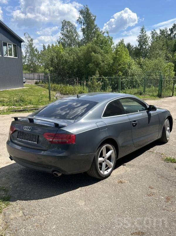 Grey Audi A5 2010 in Daugavpils, with an engine capacity of 2.70 L and mileage of 303 thousand km for 6900 €, photo 4 on AUTOMOTO.COM.LV
