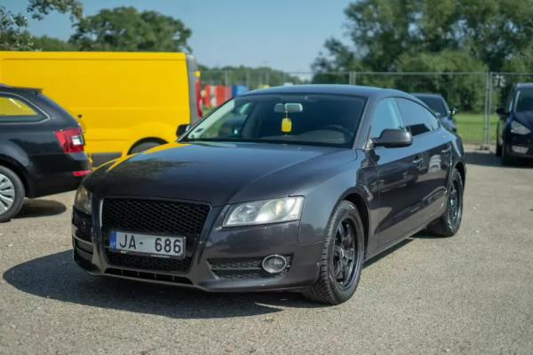 Pelēks Audi A5 2010 Liepāja, ar dzinēja tilpumu 2.00 L un nobraukumu 358 tūkst. km par 6700 €, foto 1 vietnē AUTOMOTO.COM.LV