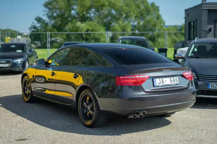 Pelēks Audi A5 2010 Liepāja, ar dzinēja tilpumu 2.00 L un nobraukumu 358 tūkst. km par 6700 €, foto 3 vietnē AUTOMOTO.COM.LV