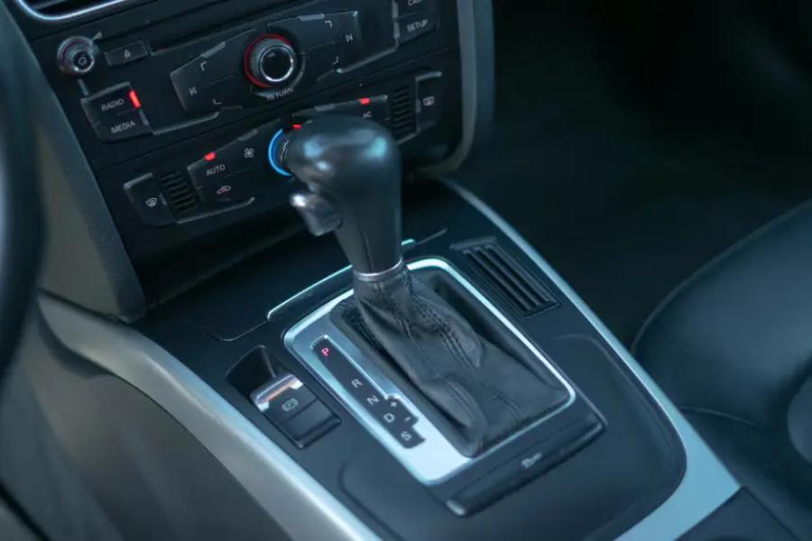 Pelēks Audi A5 2010 Liepāja, ar dzinēja tilpumu 2.00 L un nobraukumu 358 tūkst. km par 6700 €, foto 16 vietnē AUTOMOTO.COM.LV