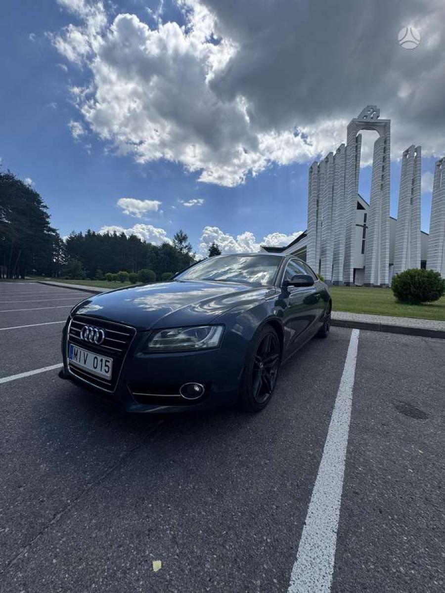 Grey Audi A5 2010 in Elektrenai, with an engine capacity of 2.97 L and mileage of 233 thousand km for 6900 €, photo 1 on AUTOMOTO.COM.LV
