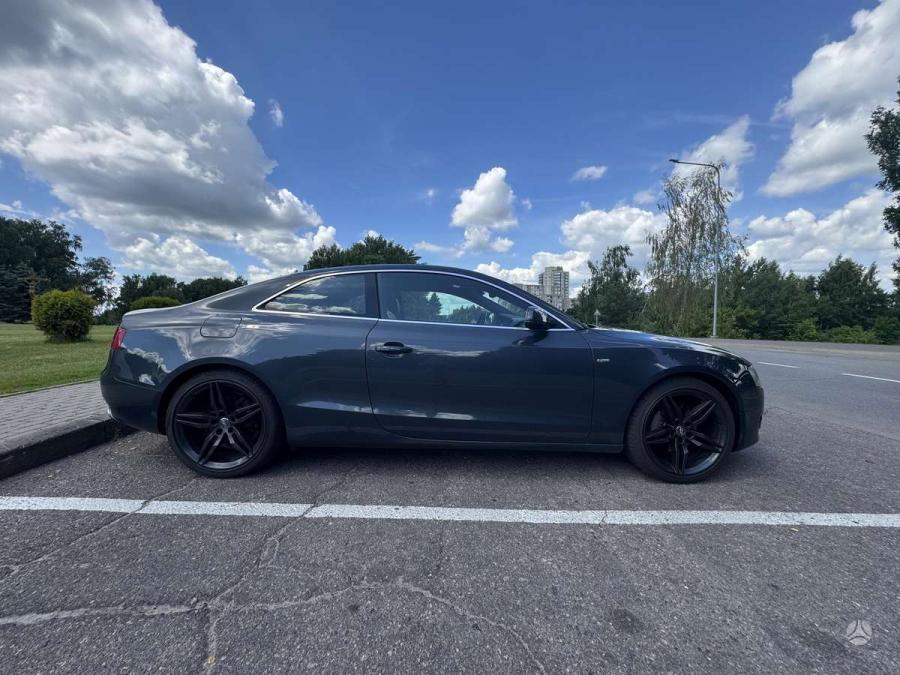 Grey Audi A5 2010 in Elektrenai, with an engine capacity of 2.97 L and mileage of 233 thousand km for 6900 €, photo 5 on AUTOMOTO.COM.LV