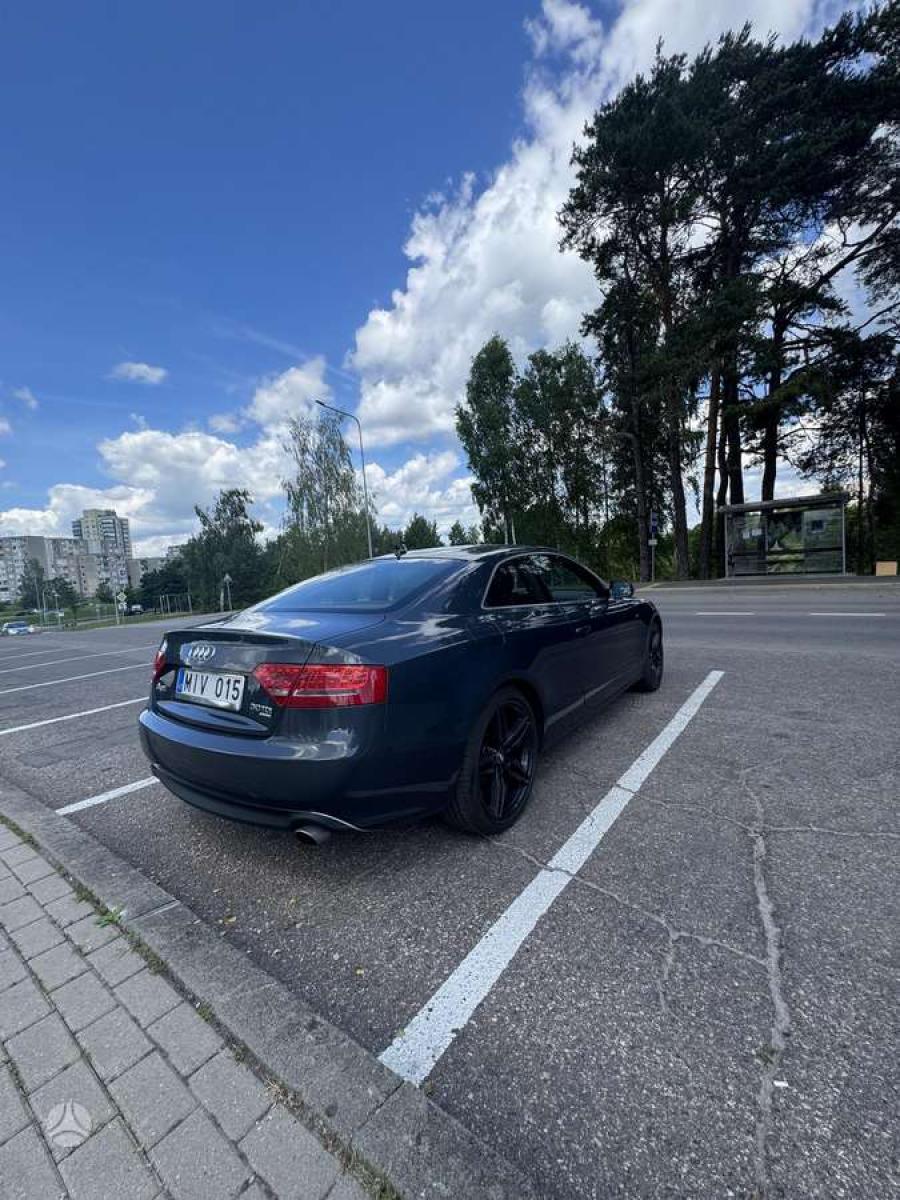 Grey Audi A5 2010 in Elektrenai, with an engine capacity of 2.97 L and mileage of 233 thousand km for 6900 €, photo 6 on AUTOMOTO.COM.LV
