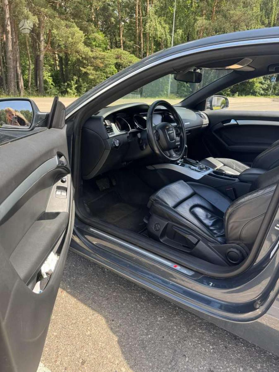 Grey Audi A5 2010 in Elektrenai, with an engine capacity of 2.97 L and mileage of 233 thousand km for 6900 €, photo 11 on AUTOMOTO.COM.LV