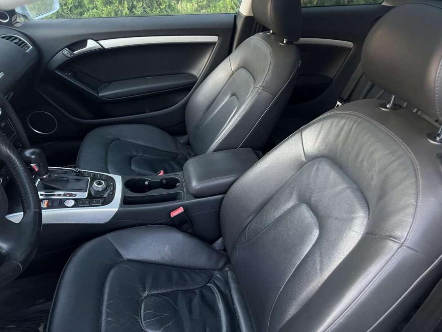 Pelēks Audi A5 2010 Kaišiadorys, ar dzinēja tilpumu 3.20 L un nobraukumu 210 tūkst. km par 2800 €, foto 8 vietnē AUTOMOTO.COM.LV