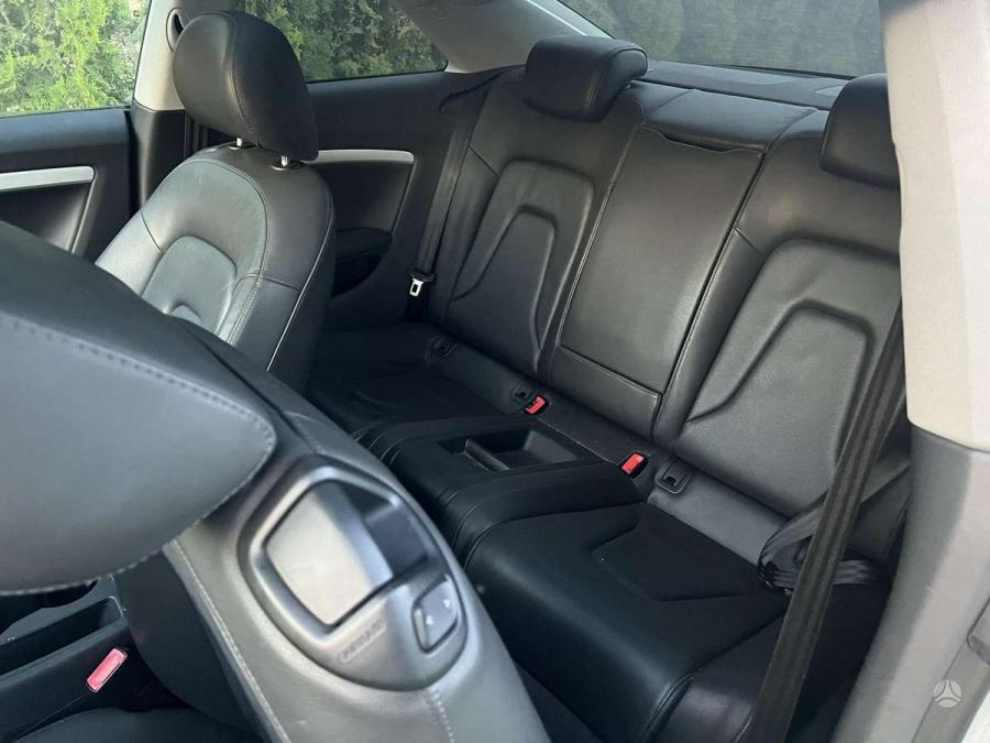 Pelēks Audi A5 2010 Kaišiadorys, ar dzinēja tilpumu 3.20 L un nobraukumu 210 tūkst. km par 2800 €, foto 10 vietnē AUTOMOTO.COM.LV