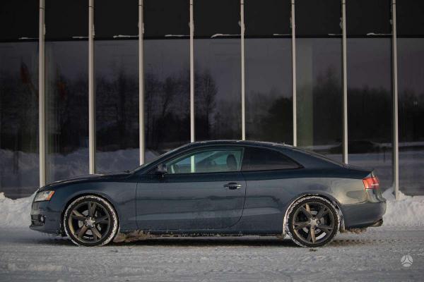 Pelēks Audi A5 2011 Viļņa, ar dzinēja tilpumu 1.98 L un nobraukumu 264 tūkst. km par 6800 €, foto 4 vietnē AUTOMOTO.COM.LV