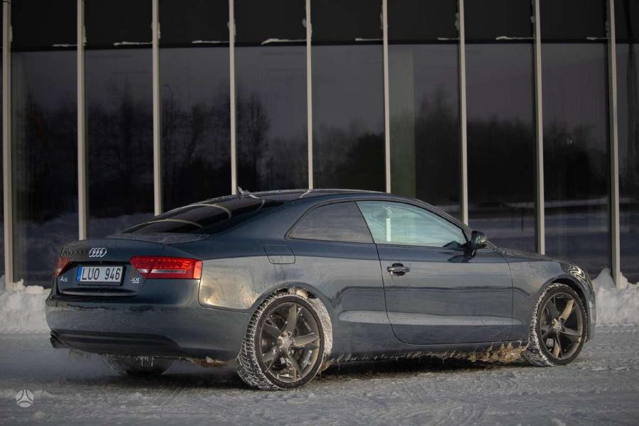 Pelēks Audi A5 2011 Viļņa, ar dzinēja tilpumu 1.98 L un nobraukumu 264 tūkst. km par 6800 €, foto 7 vietnē AUTOMOTO.COM.LV