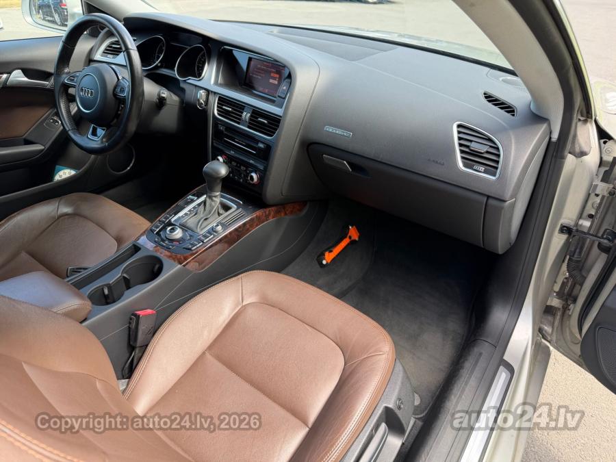 Pelēks Audi A5 2012 Tallina, ar dzinēja tilpumu 3.00 L un nobraukumu 226 tūkst. km par 11399 €, foto 11 vietnē AUTOMOTO.COM.LV