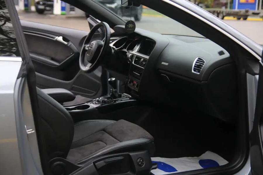 Pelēks Audi A5 2012 Rīga, ar dzinēja tilpumu 2.00 L un nobraukumu 240 tūkst. km par 8990 €, foto 10 vietnē AUTOMOTO.COM.LV