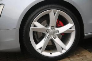 Pelēks Audi A5 2012 Rīga, ar dzinēja tilpumu 2.00 L un nobraukumu 240 tūkst. km par 8990 €, foto 24 vietnē AUTOMOTO.COM.LV
