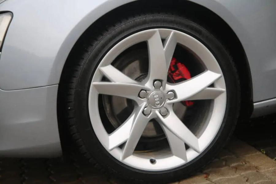 Pelēks Audi A5 2012 Rīga, ar dzinēja tilpumu 2.00 L un nobraukumu 240 tūkst. km par 8990 €, foto 24 vietnē AUTOMOTO.COM.LV