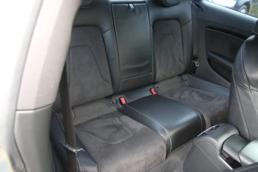 Pelēks Audi A5 2012 Rīga, ar dzinēja tilpumu 2.00 L un nobraukumu 240 tūkst. km par 8990 €, foto 26 vietnē AUTOMOTO.COM.LV