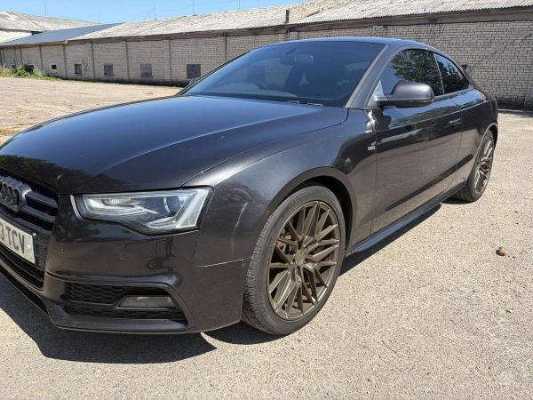 Grey Audi A5 2013 in Raseiniai, with an engine capacity of 3.00 L and mileage of 250 thousand km for 4500 €, photo 1 on AUTOMOTO.COM.LV