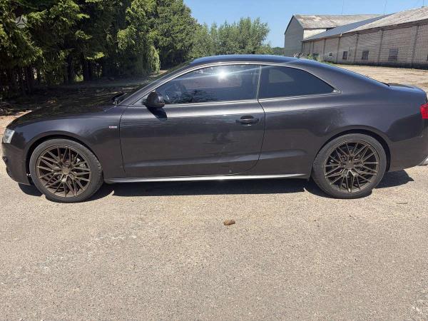 Grey Audi A5 2013 in Raseiniai, with an engine capacity of 3.00 L and mileage of 250 thousand km for 4500 €, photo 3 on AUTOMOTO.COM.LV