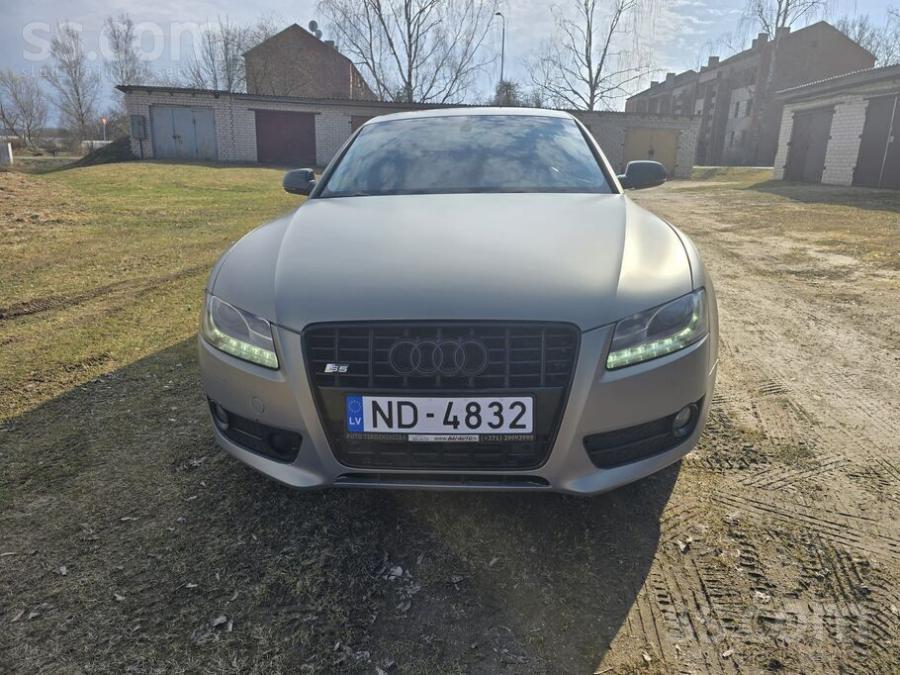 Grey Audi A5 2010 in Madona, with an engine capacity of 2.00 L and mileage of 220 thousand km for 8500 €, photo 1 on AUTOMOTO.COM.LV