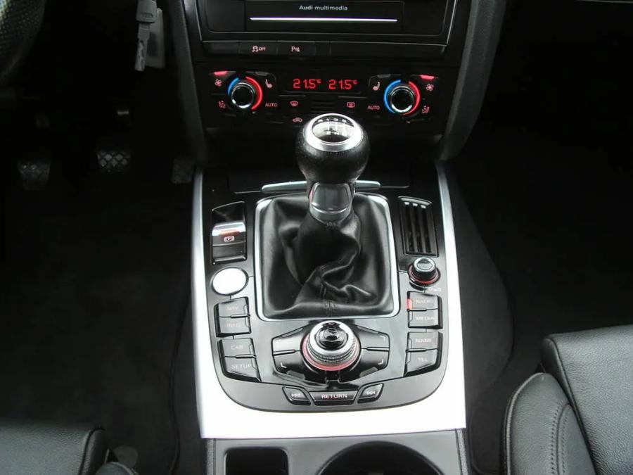 Pelēks Audi A5 2010 Sigulda, ar dzinēja tilpumu 3.00 L un nobraukumu 258 tūkst. km par 10950 €, foto 19 vietnē AUTOMOTO.COM.LV