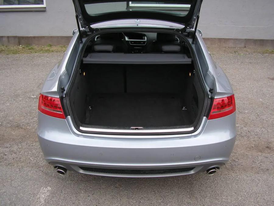 Pelēks Audi A5 2010 Sigulda, ar dzinēja tilpumu 3.00 L un nobraukumu 258 tūkst. km par 10950 €, foto 28 vietnē AUTOMOTO.COM.LV