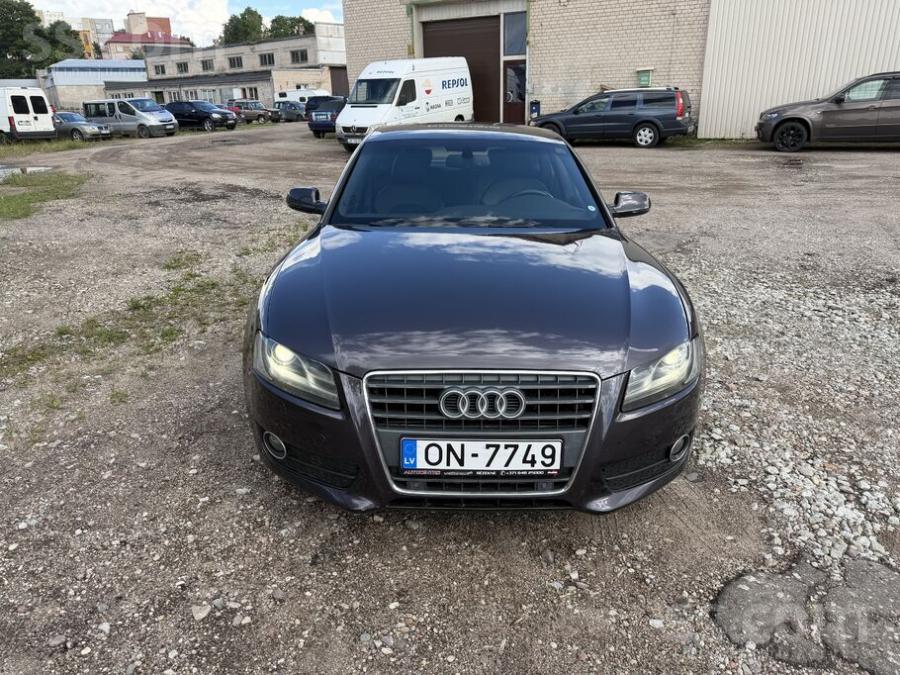 Pelēks Audi A5 2010 Rēzekne, ar dzinēja tilpumu 2.00 L un nobraukumu 0 tūkst. km par 6750 €, foto 4 vietnē AUTOMOTO.COM.LV