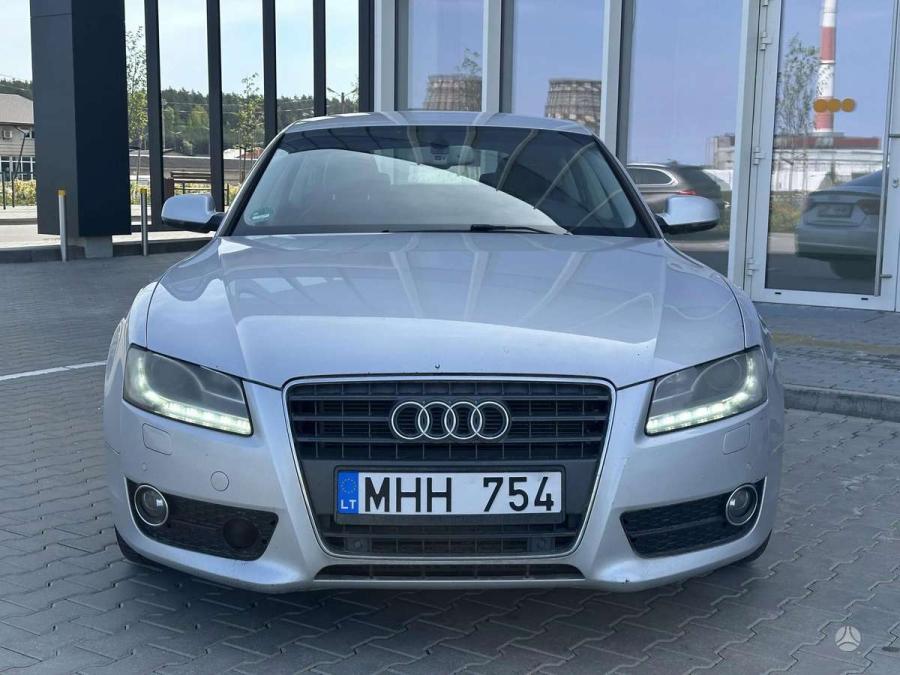 Grey Audi A5 2011 in Vilnius, with an engine capacity of 2.70 L and mileage of 363 thousand km for 4700 €, photo 3 on AUTOMOTO.COM.LV