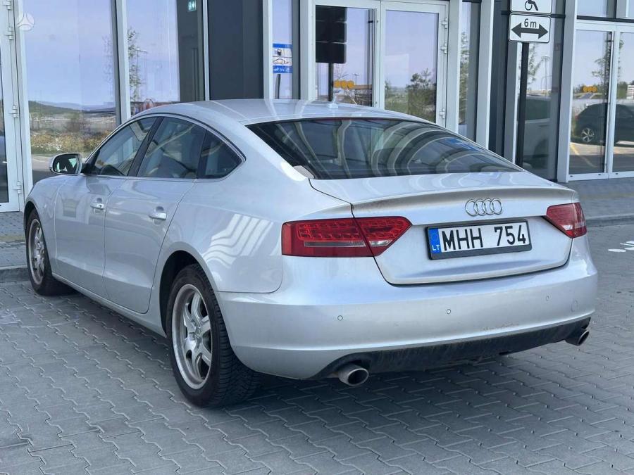 Grey Audi A5 2011 in Vilnius, with an engine capacity of 2.70 L and mileage of 363 thousand km for 4700 €, photo 5 on AUTOMOTO.COM.LV