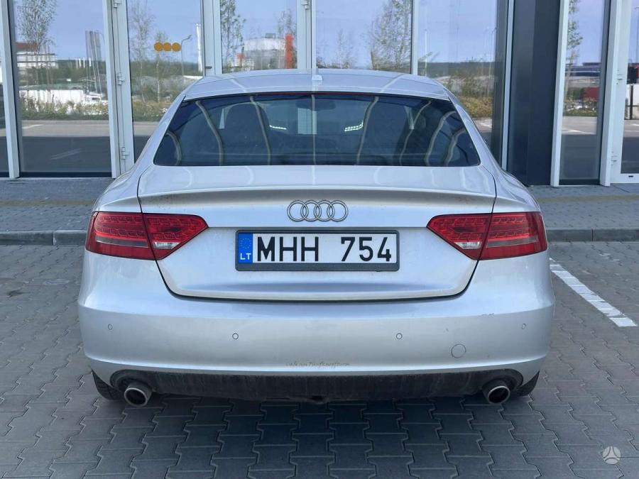 Grey Audi A5 2011 in Vilnius, with an engine capacity of 2.70 L and mileage of 363 thousand km for 4700 €, photo 6 on AUTOMOTO.COM.LV