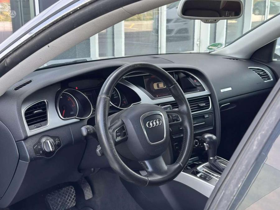 Grey Audi A5 2011 in Vilnius, with an engine capacity of 2.70 L and mileage of 363 thousand km for 4700 €, photo 8 on AUTOMOTO.COM.LV