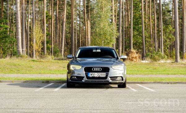 Audi A5 2012 in Riga on AUTOMOTO.COM.LV Grey Audi A5 2012 in Riga, with an engine capacity of 3.00 L and mileage of 326 thousand km for 7990 €, photo 4 on AUTOMOTO.COM.LV