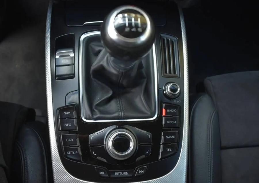 Grey Audi A5 2013 in Talsi, with an engine capacity of 2.00 L and mileage of 253 thousand km for 9700 €, photo 15 on AUTOMOTO.COM.LV