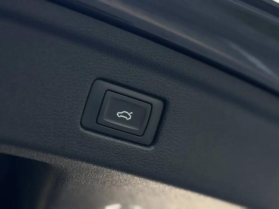 Grey Audi A5 2019 in Jurmala, with an engine capacity of 2.00 L and mileage of 248 thousand km for 16100 €, photo 22 on AUTOMOTO.COM.LV