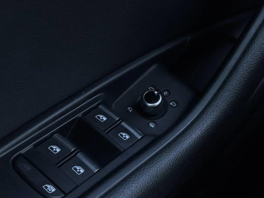 Grey Audi A5 2019 in Jurmala, with an engine capacity of 2.00 L and mileage of 248 thousand km for 16100 €, photo 25 on AUTOMOTO.COM.LV