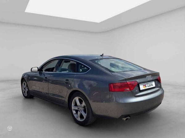 Pelēks Audi A5 2012 Viļņa, ar dzinēja tilpumu 3.00 L un nobraukumu 308 tūkst. km par 9890 €, foto 4 vietnē AUTOMOTO.COM.LV