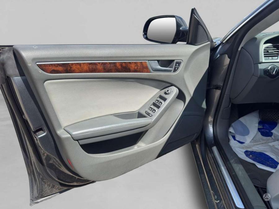 Grey Audi A5 2012 in Vilnius, with an engine capacity of 3.00 L and mileage of 308 thousand km for 9890 €, photo 12 on AUTOMOTO.COM.LV
