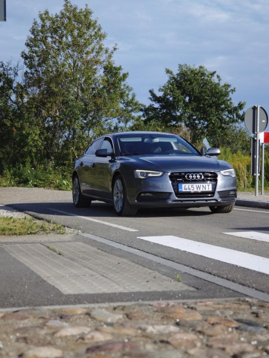 Audi A5 2011 in Tartu, with an engine capacity of 3.00 L and mileage of 363 thousand km for 12000 €, photo 9 on AUTOMOTO.COM.LV