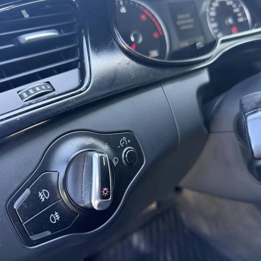 Sarkans Audi A5 2010 Rēzekne, ar dzinēja tilpumu 2.00 L un nobraukumu 293 tūkst. km par 8150 €, foto 15 vietnē AUTOMOTO.COM.LV