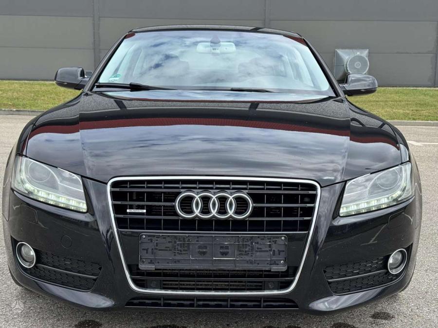 Black Audi A5 Sportback 2009 in Prienai, with an engine capacity of 2.97 L and mileage of 300 thousand km for 6700 €, photo 4 on AUTOMOTO.COM.LV
