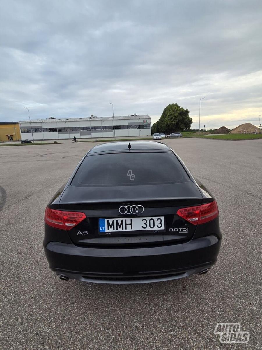 Black Audi A5 Sportback 2010 in Kaunas, with an engine capacity of 3.00 L and mileage of 360 thousand km for 7400 €, photo 16 on AUTOMOTO.COM.LV